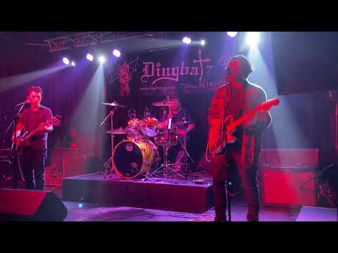 Auburn Grey playing at Dingbatz (Clifton NJ) Snippet of their new song "Flip of the dime"