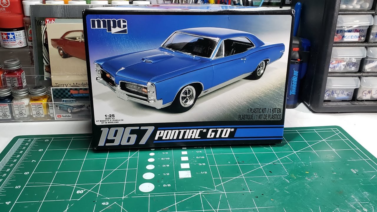 Unboxing, MPC 1967 Pontiac GTO 1/25 scale.