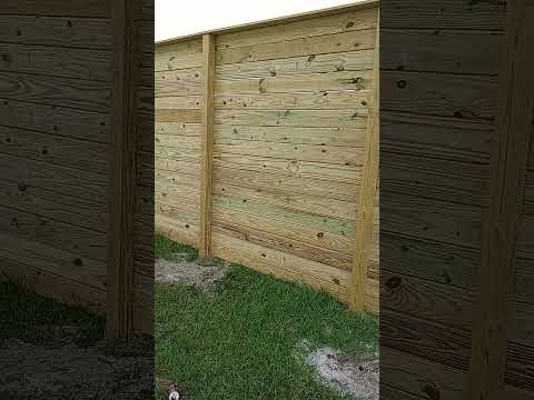 Horizontal Privacy Fence 8ft Tall w/ Cap