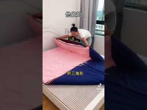 putting on a quilt cover. It is simple and practical.