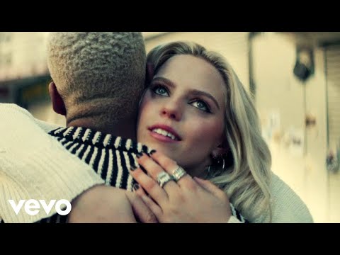 Reneé Rapp - Bruises | Music Video, Song Lyrics and Karaoke