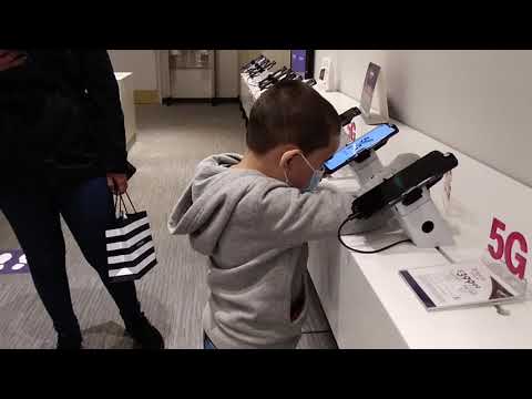 isaac at the T-Mobile store at the Mall