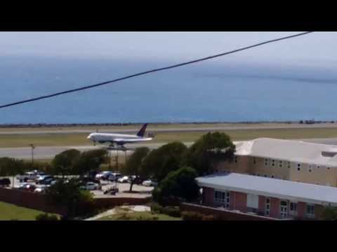 DELTA LANDING IN ST THOMAS US VIRGIN ISLANDS