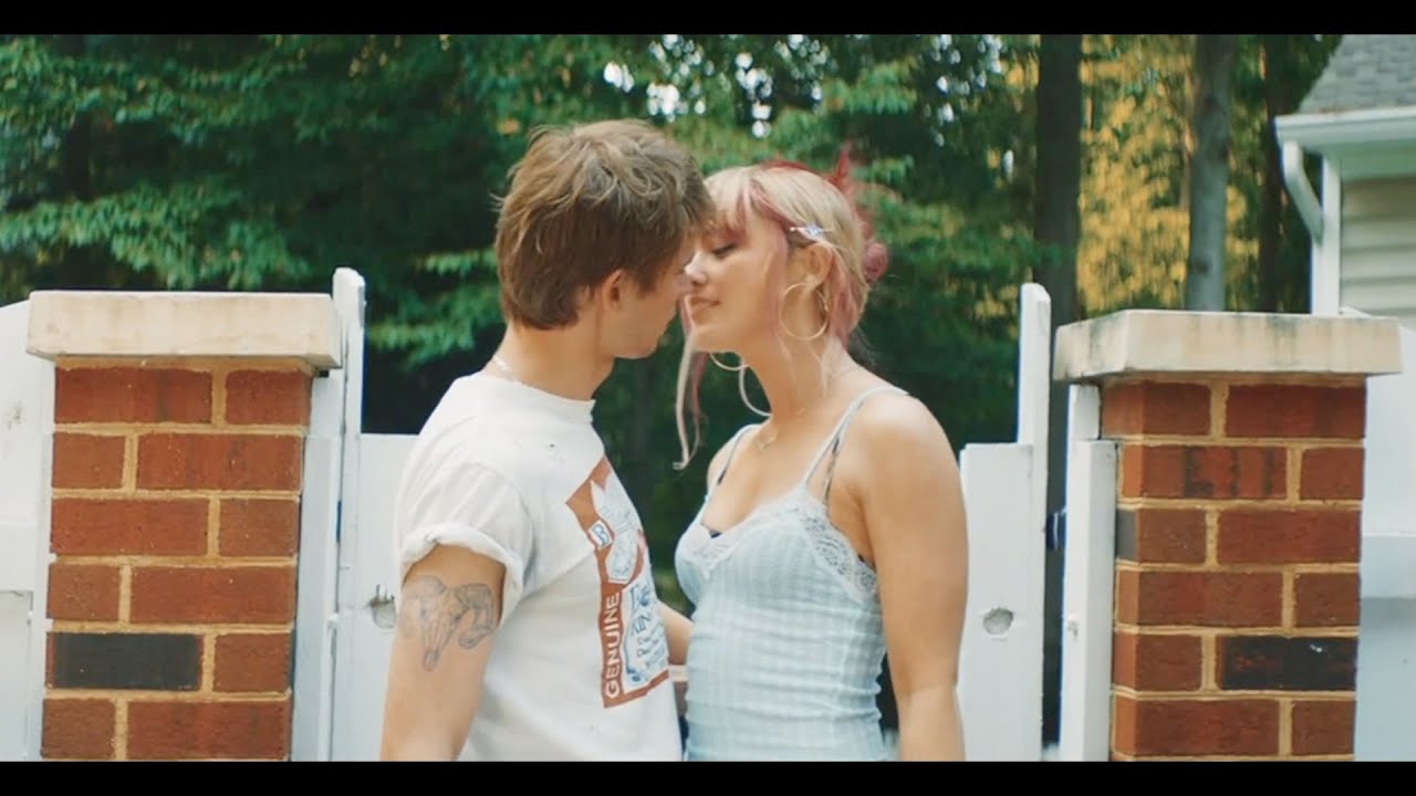 Hot Scene (Kathryn Newton) - Griffin in Summer (2024)