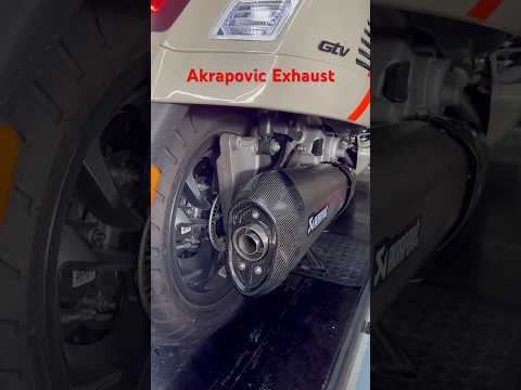 Vespa GTV HPE Standard Vs Akrapovic Exhaust. #akrapovic #vespa #vespagts