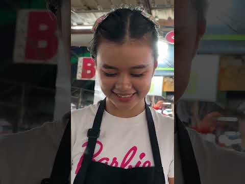 The cutest papaya salad girl seller ever #shorts 1