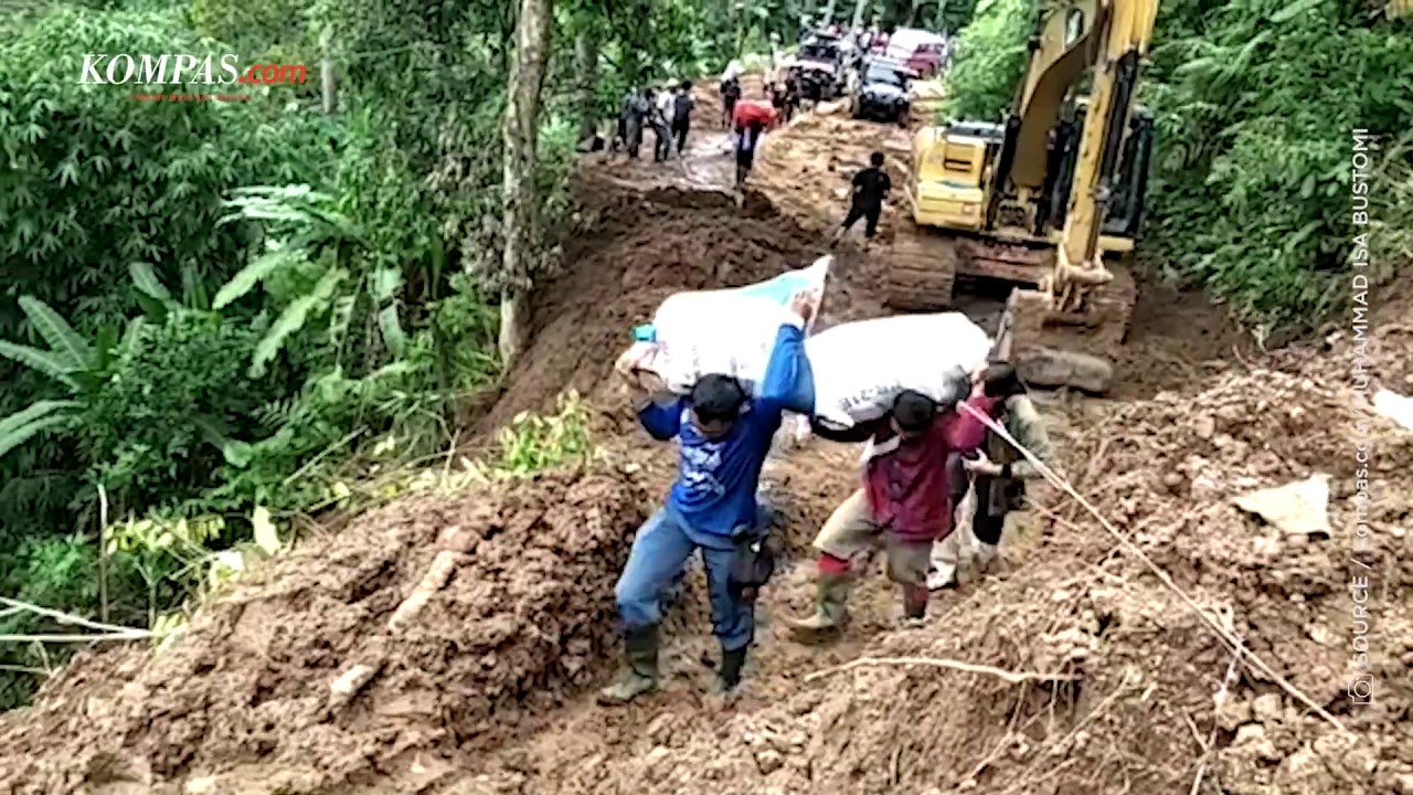 Perjuangan Warga dan Relawan Bawa Bantuan Korban Banjir di Lebak, Banten
