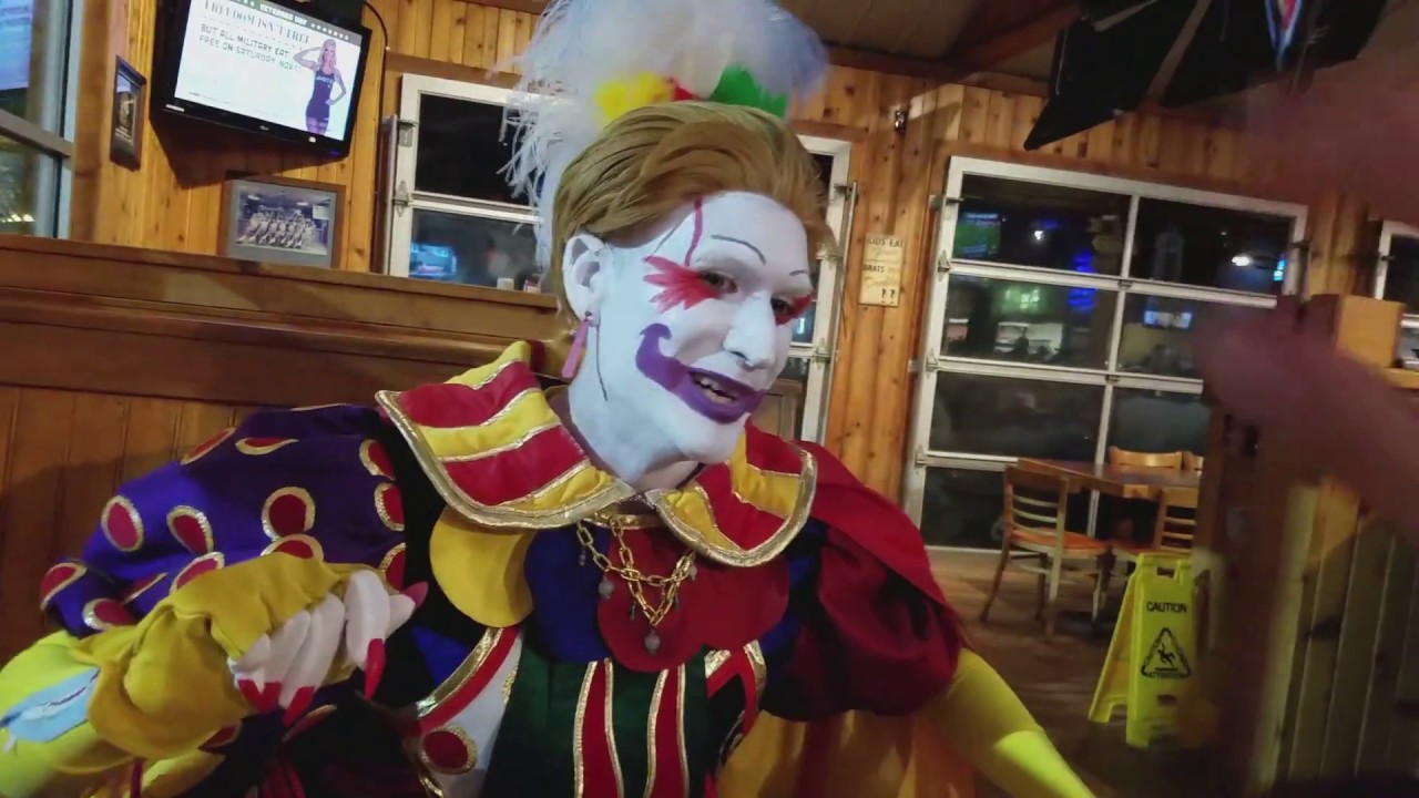 Final Fantasy VI Kefka Plazzo @ HOOTERS on Halloween by Cosplayer Nation