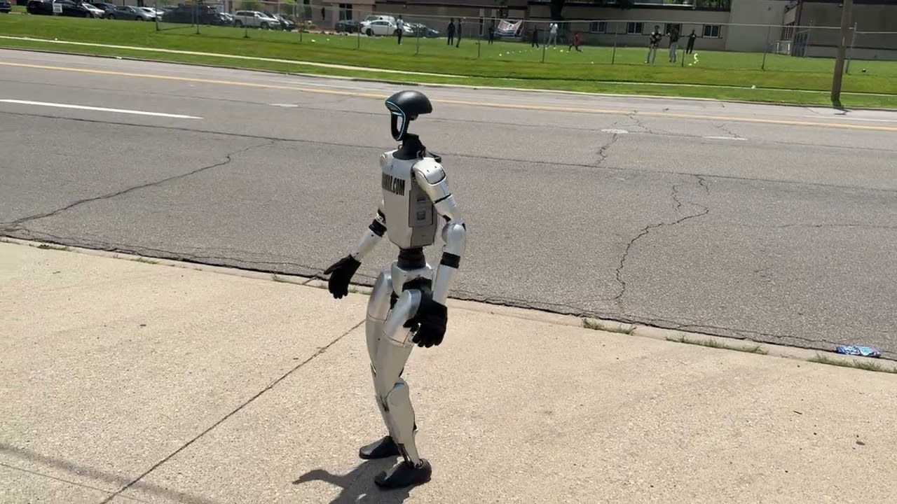 Robot walking down Michigan street stops traffic