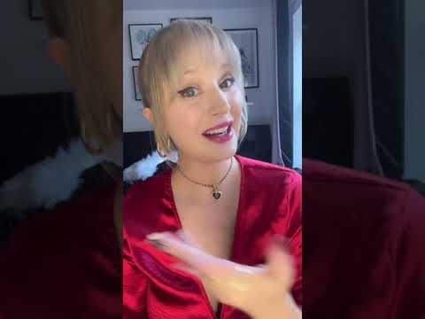 How to turn your Chanel makeup bag into a purse!