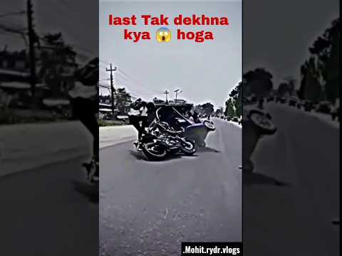 bike Vs rikshawala😱ke bich mein takkar ho gai kisi Ko kuchh #nahin hua #mt15 #amazing #short