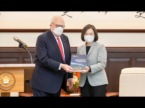 President Tsai meets US Heritage Foundation founder Dr. Edwin Feulner
