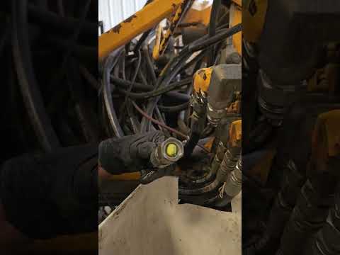 Hydraulic Hose Life Hack #hack #lifehacks #hydraulic #canada #bushfix