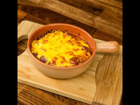 Chili con Carne and Cheddar Crust