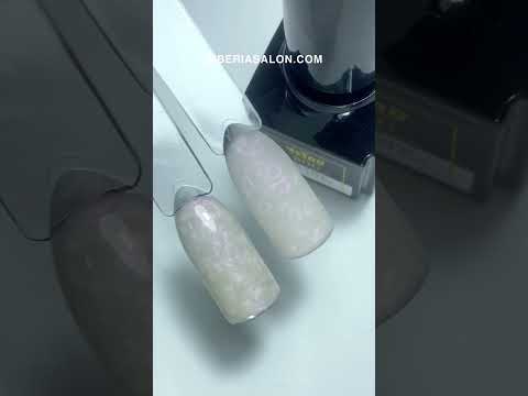 Uñas EFECTO PERLADO con esmalte semipermanente VETRO 🛍️ disponible en SIBERIASALON.COM