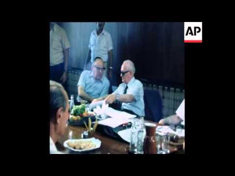 SYND 28 6 77 PREMIER BEGIN PRESIDES OVER FIRST CABINET MEETING