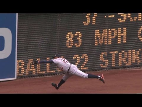 DET@SD: Davis dives, makes catch on the warning track