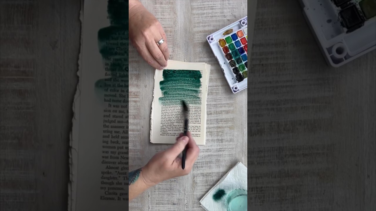 Easy diy Christmas craft decor - book page trees #christmasdecor #christmascrafts #christmas