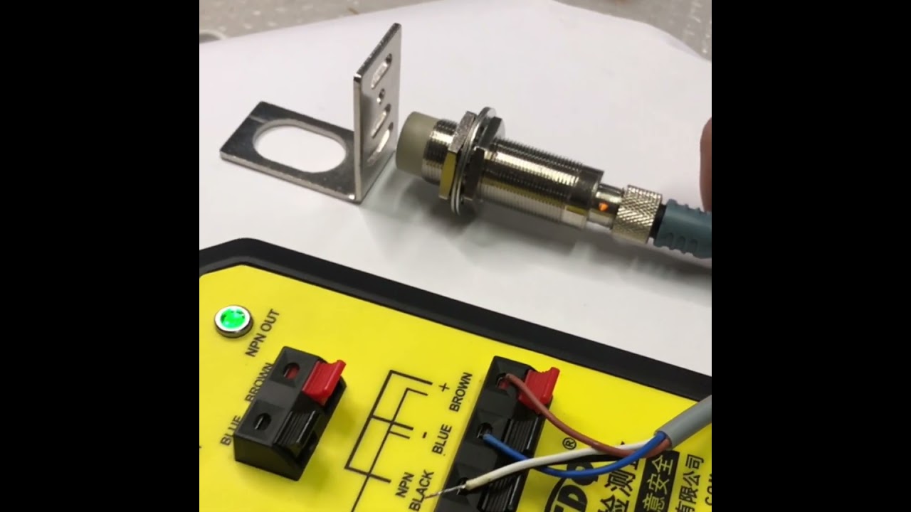 Inductive proximity sensor non-flush M18