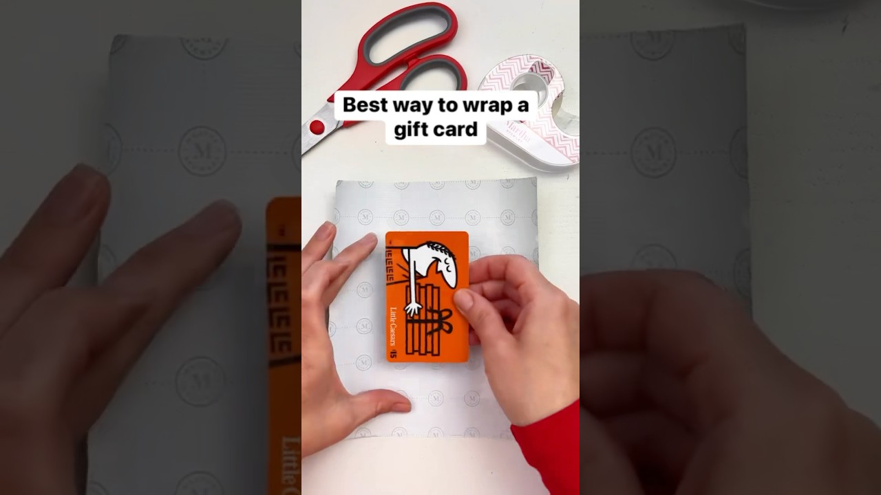 How to wrap a gift card #giftcards #wrapping #christmaspresents #pizzalover