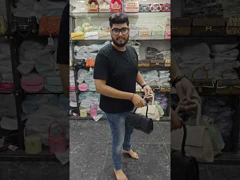 शोरूम में बिकने वाले बैग | imported ladies bag wholesale market | Bridal ladies purse | Nabikarim