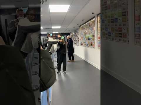 MASON MOUNT CONSOLED BY SPECS GONZALES AFTER INJURY BLOW ❤️ #specs #mount #manchesterunited