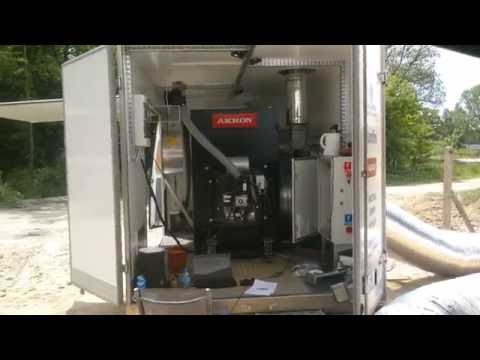 Mobilna nagrzewnica powietrzna na pellety ZINERG AKRON 300 kW w akcji..