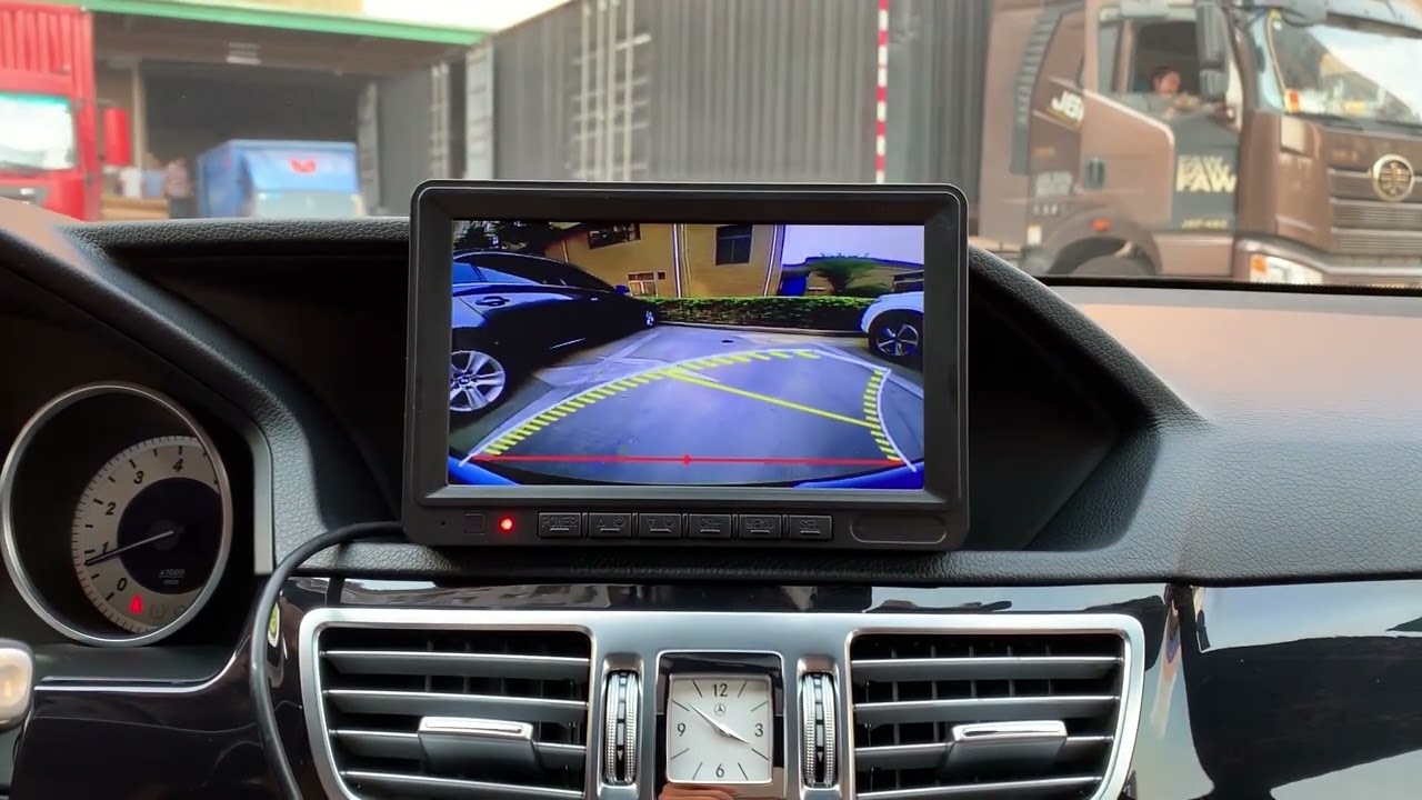 GreenYi backup camera with dynamic trajectory guide line