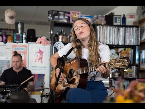 Maggie Rogers Interview - From ELLE Intern to Viral Pop Sensation