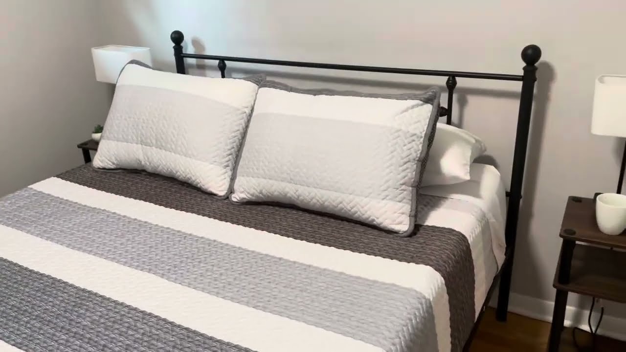 VECELO Queen Size Metal Platform Bed Frame with Headboard and Footboard Review