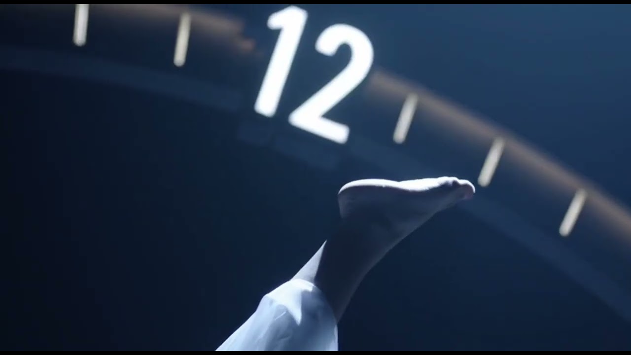 The Living Clock: An AI Contortionist's Performance #Sora2 #AIArt #Contortion #Flexibility