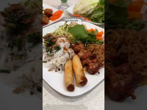 this viet restaurant has over 200 items?! ๐ป๐ณ
