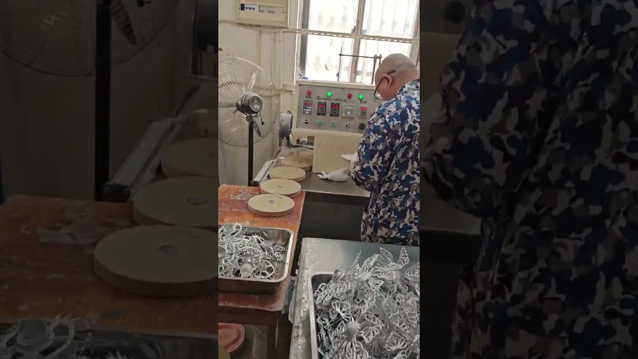 Production of centrifugal casting zinc alloy jewelry