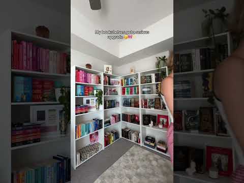 Got two new bookshelves and moved them all into this corner of my office! Whaf do we think?! 😍