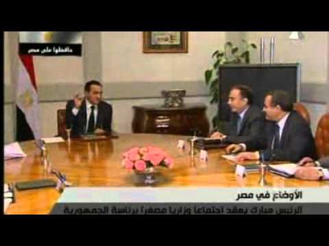 Egyptian protesters hold their ground
