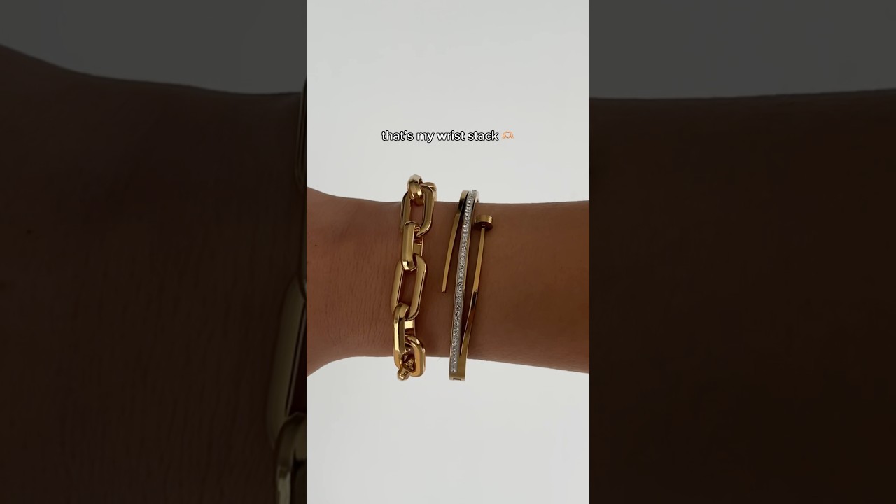 The ✨iconic✨ wrist stack 🤝🏽