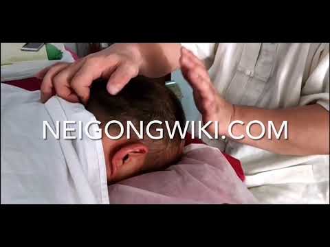 Qi gong master healer qi gong doctor fa qi fa gong during healing