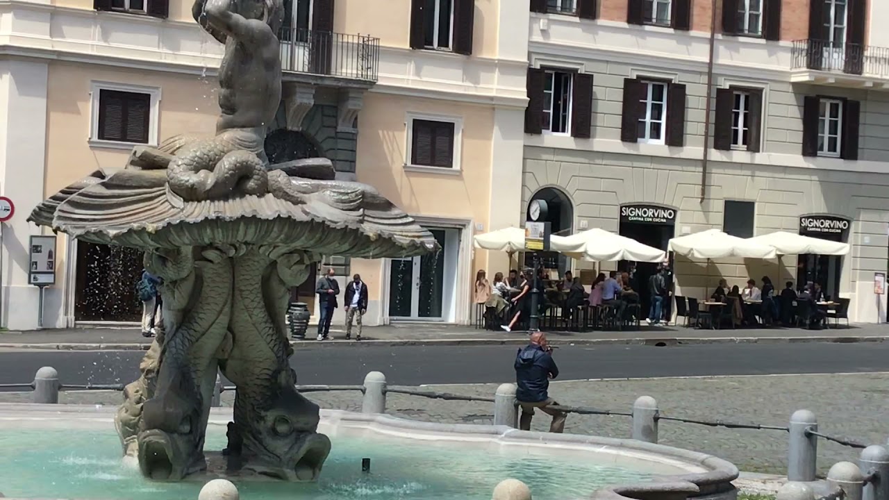 Piazza Barberini | Rome photos