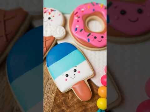 Smiley popsicle cookie decorated with royal icing #cookiedecorating #cookietutorial #royalicing