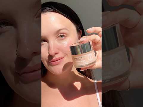 The Clinique Moisture Surge not only soothes my dry patches, but it gives my skin a healthy glow! ✨