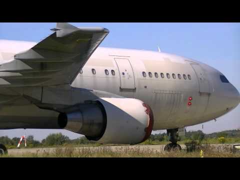 Dresden Flughafen - old air planes - full HD