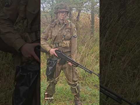 What did Paratroopers wear in WW2?