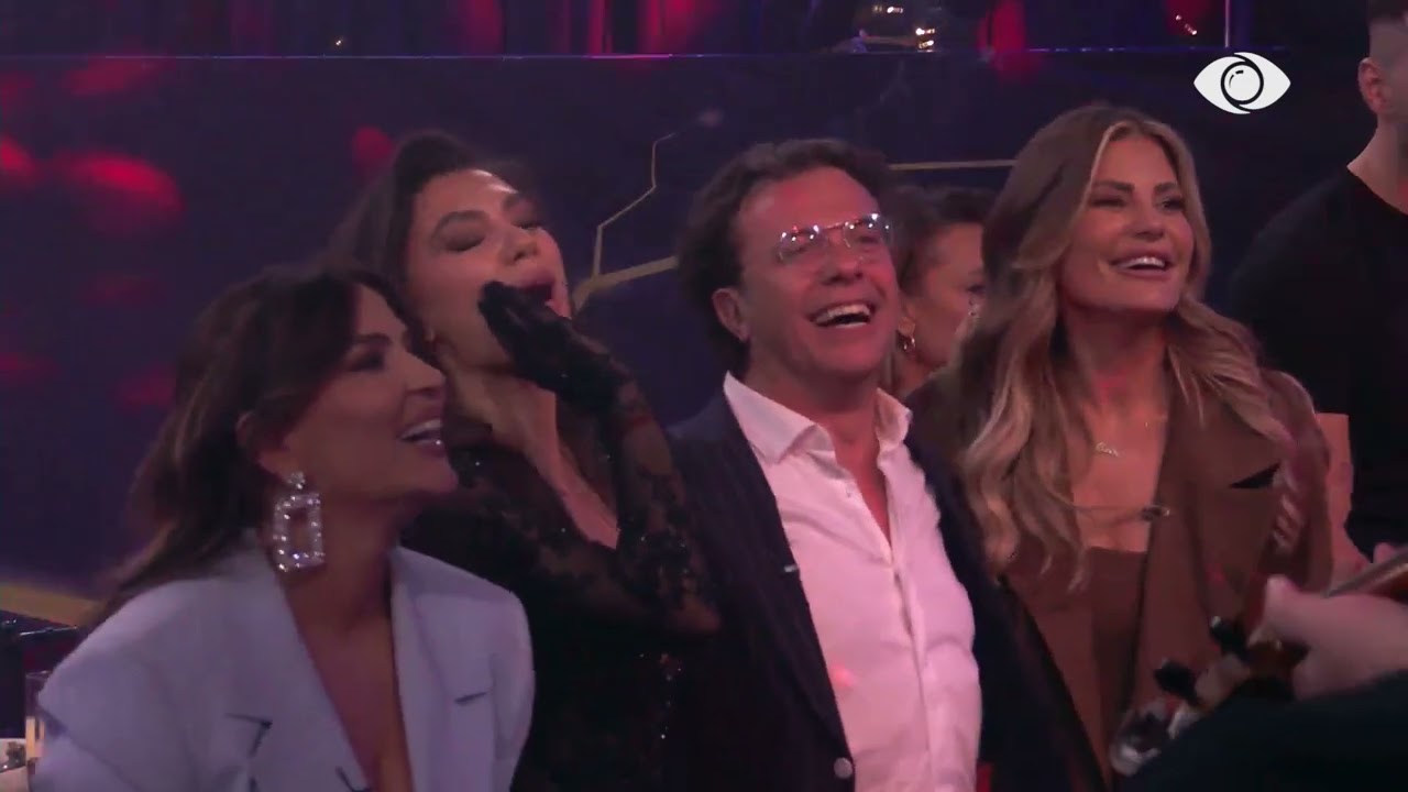 “Hajde, hajde zemra ime…”/ Banorët i bashkohen Ylli Bakës, këndojnë ...