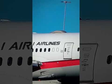Shanghai Airlines Boeing 787 Dreamliner stunning take off.