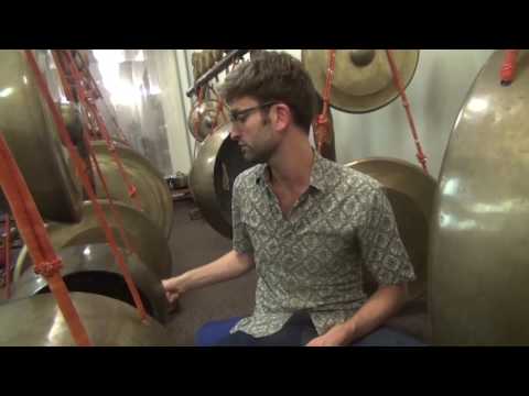 Gongs and kempuls