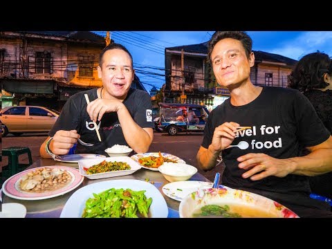 Thai Chinese Food Tour in ENDANGERED CHINATOWN Community in Bangkok, Thailand!