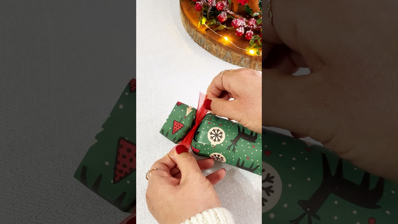 Wrap cylinder gift for him #giftforboyfriend #giftforhim #christmasgiftwrappingideas