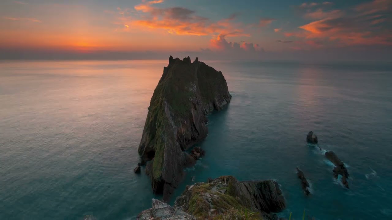 See the World Through Different Lenses | Timelapses with Yap Hui | SEL14F18GM