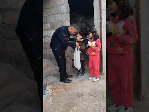 Kind Man Helps Hungry Kids! 🤝👧👦#facts #shortsfeed #shorts #viralreels #viralshorts