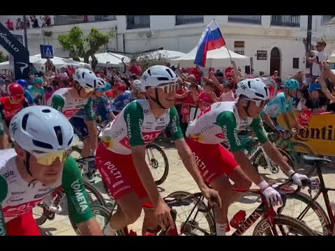 Il Giro d'Italia parte da Alberobello: i ciclisti corrono in Puglia per la prima tappa nazionale